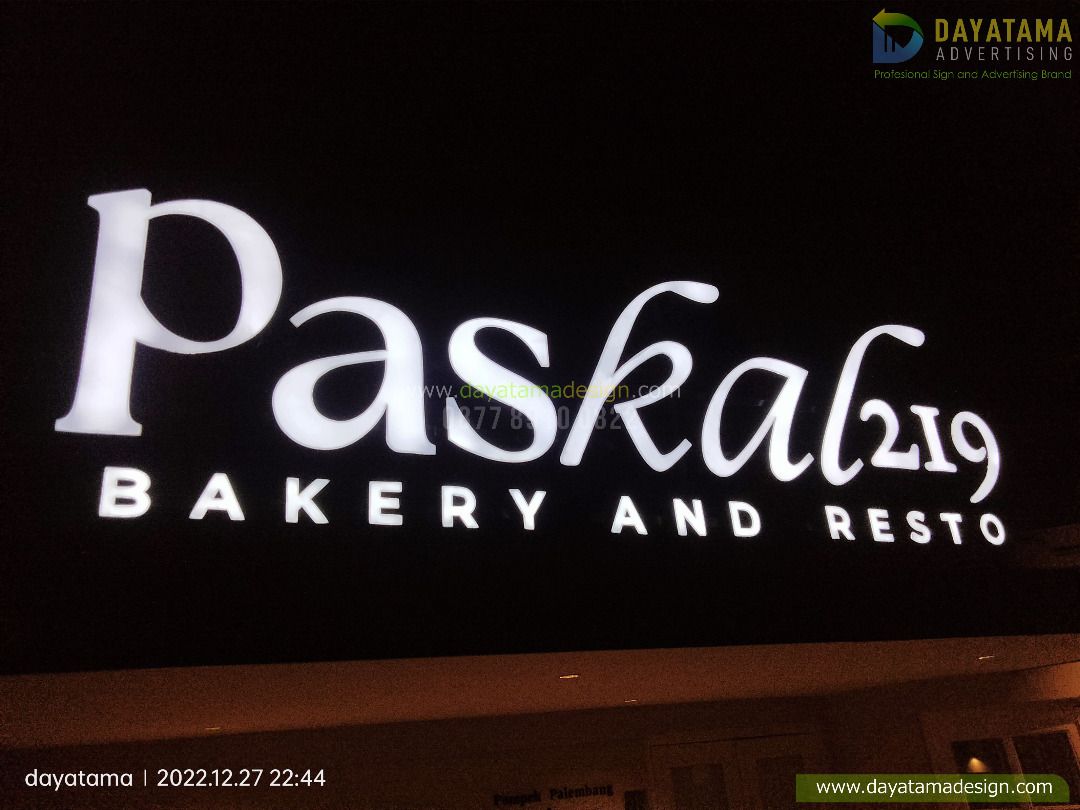 Neon Sign Huruf Timbul Akrilik Cover Plat Galvanis, Desain & Kerajinan ...