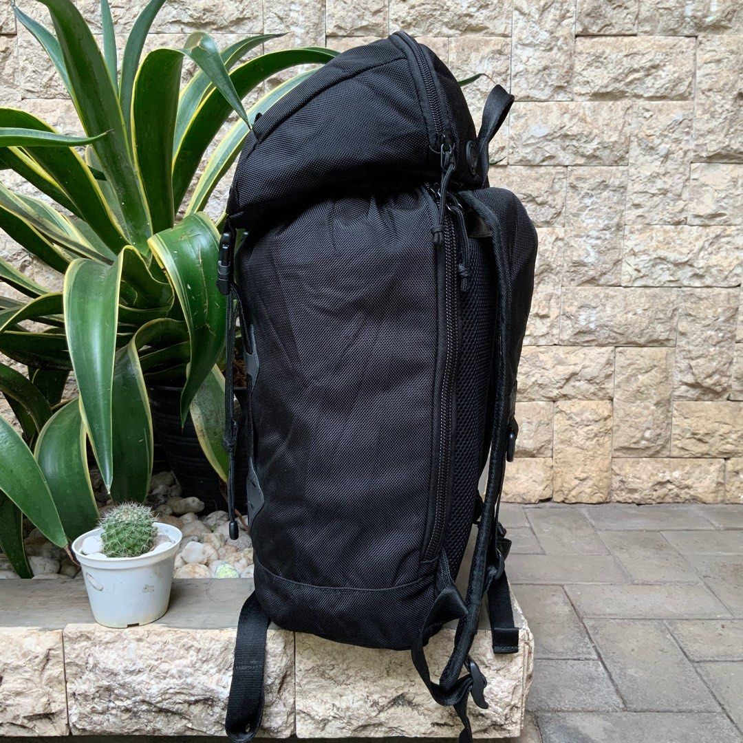 NEW ERA RUCKSACK 28L BACKPACK BLACK, Fesyen Pria, Tas & Dompet , Ransel ...