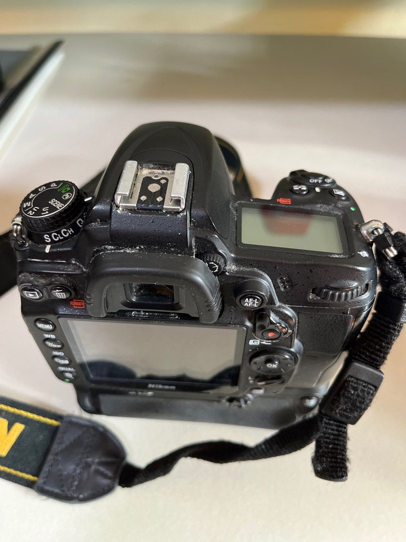 Nikon D7000 with MBD-11 Battery Grip, Photography, Cameras on Carousell