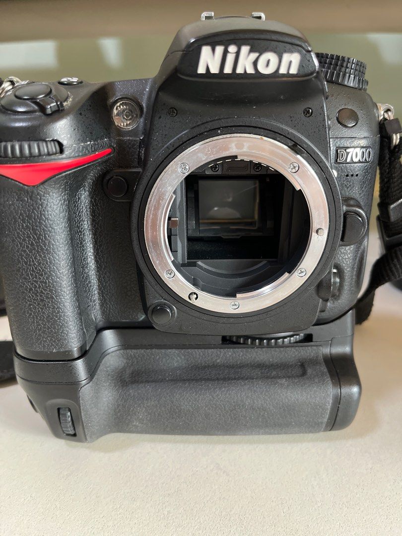 Nikon D7000 with MBD-11 Battery Grip, Photography, Cameras on Carousell