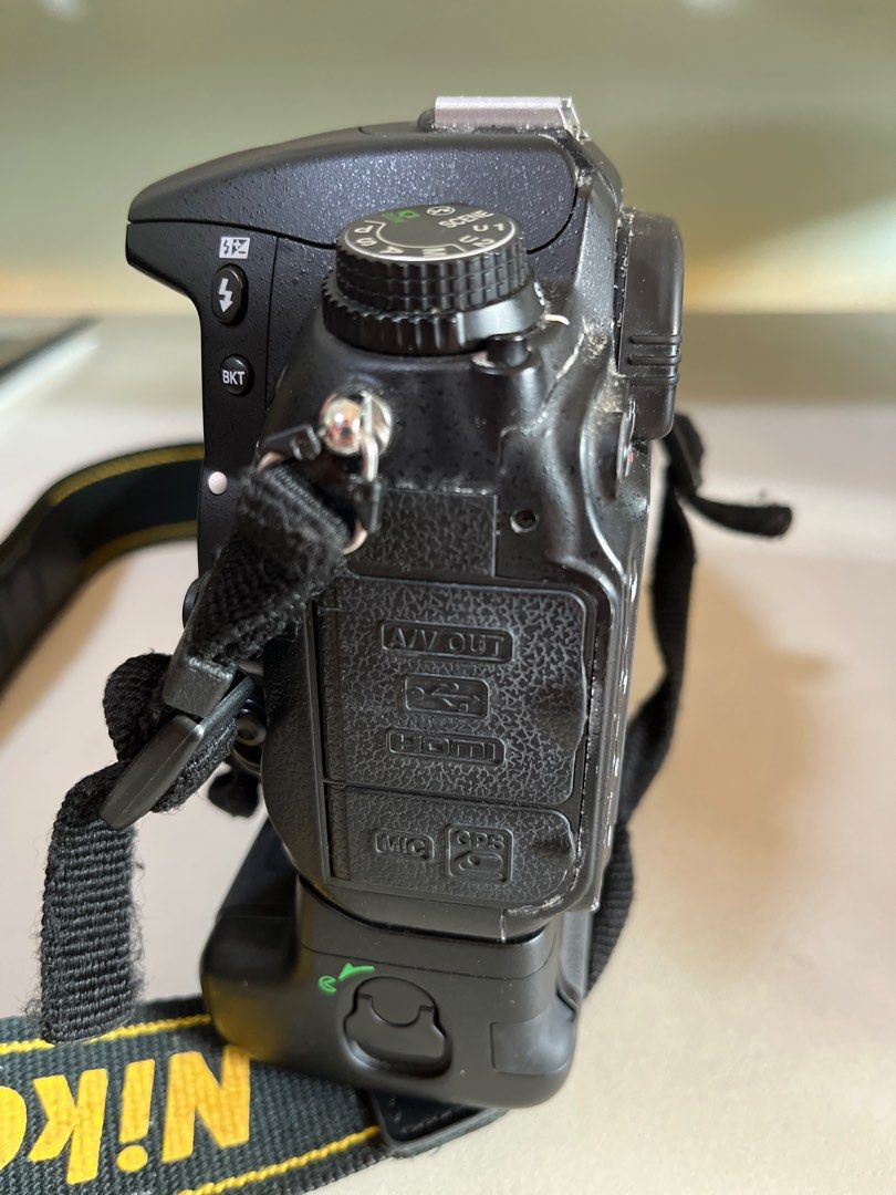Nikon D7000 with MBD-11 Battery Grip, Photography, Cameras on Carousell