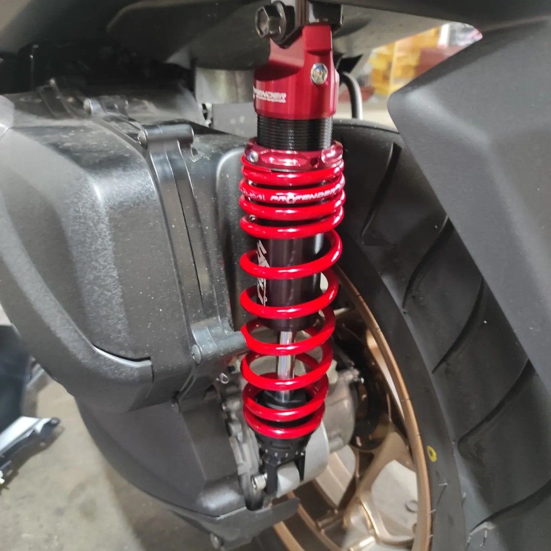 PROFENDER RED FLASHSERIES / XSERIES ON XMAX, Motorcycles, Motorcycle ...