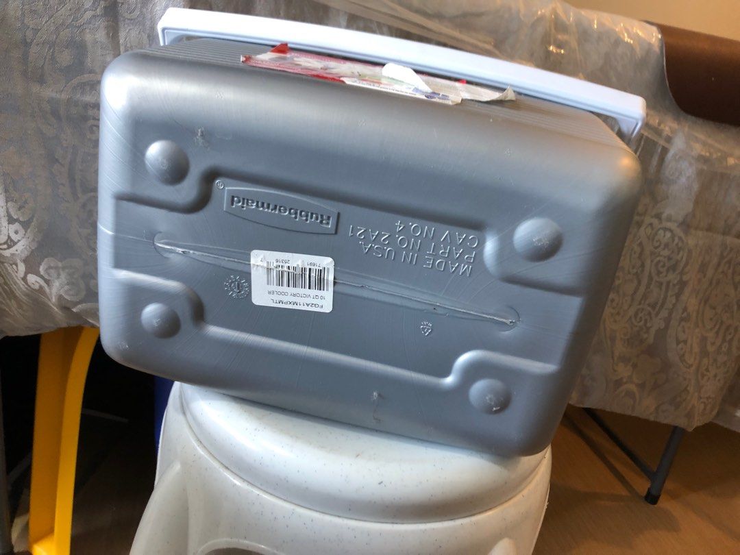 Rubbermaid Victory Cooler 10Qt-, Furniture & Home Living, Kitchenware ...