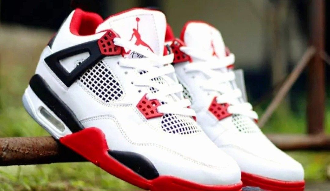 SEPATU RUNNING NIKE AIR RETRO, Fesyen Pria, Sepatu , Sneakers di Carousell