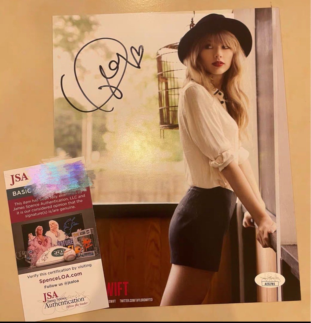 Signed rare Taylor swift red 2012 lithograph poster autograph, 興趣及遊戲, 收藏品及紀念品, 明星周邊 - Carousell
