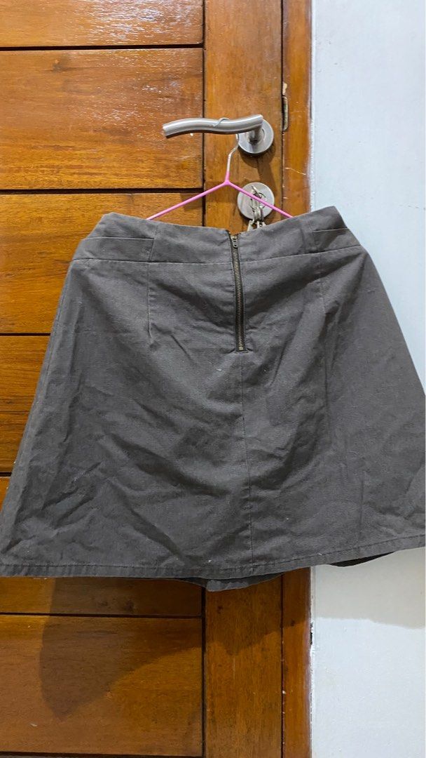 triset rok coklat, Fesyen Wanita, Pakaian Wanita, Bawahan di Carousell