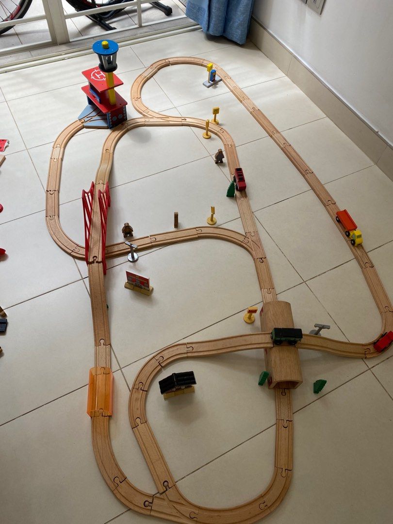 Wooden train tracks with bridges, tunnels and accessories, Hobbies ...