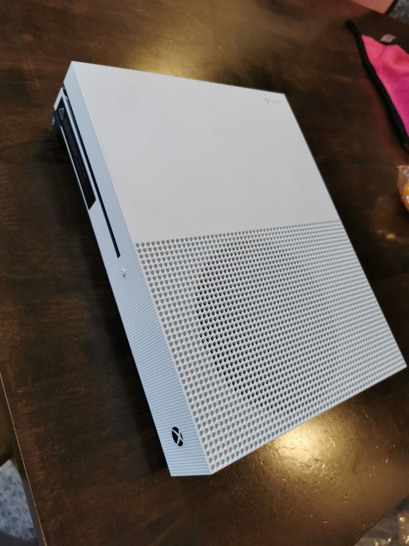 Xbox 1s, Video Gaming, Video Game Consoles, Xbox on Carousell