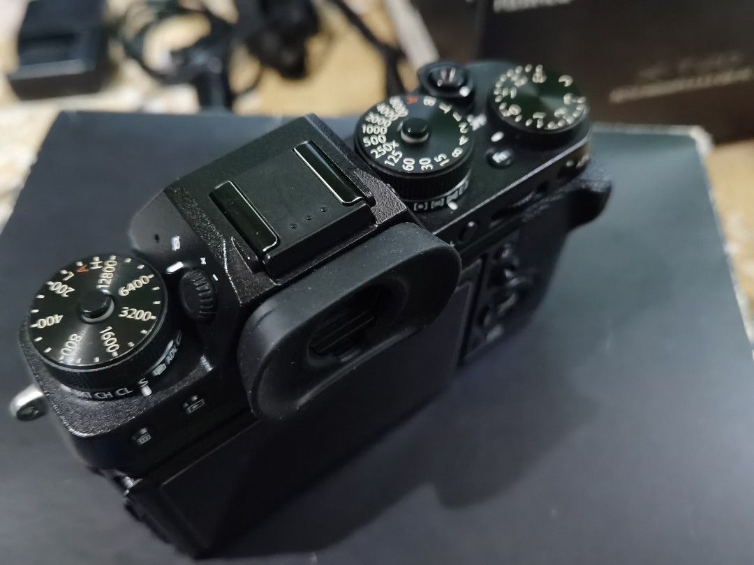 xt2 fujifilm with box, Photography, Cameras on Carousell