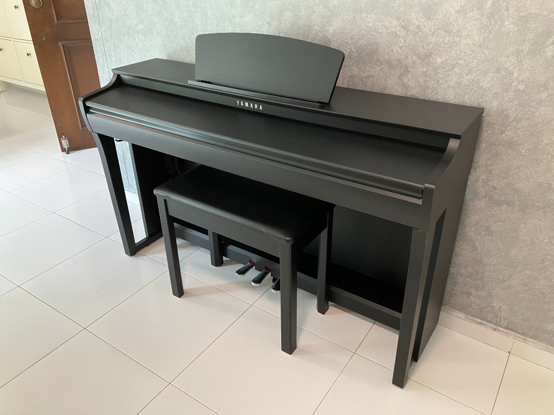 Yamaha Clavinova CLP-725 Digital Piano, Hobbies & Toys, Music & Media ...