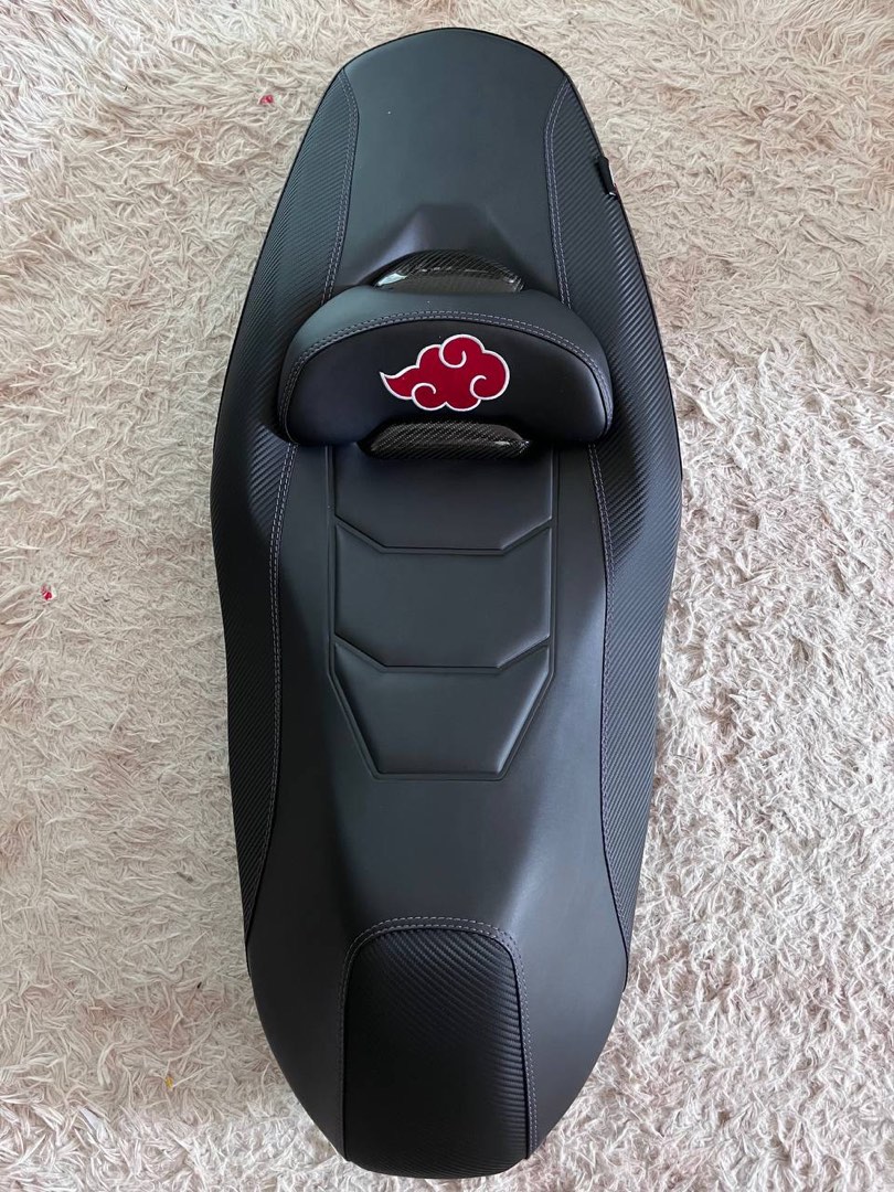 Yamaha Xmax sports comfort seat with carbon. Custom Akatsuki embroidery ...