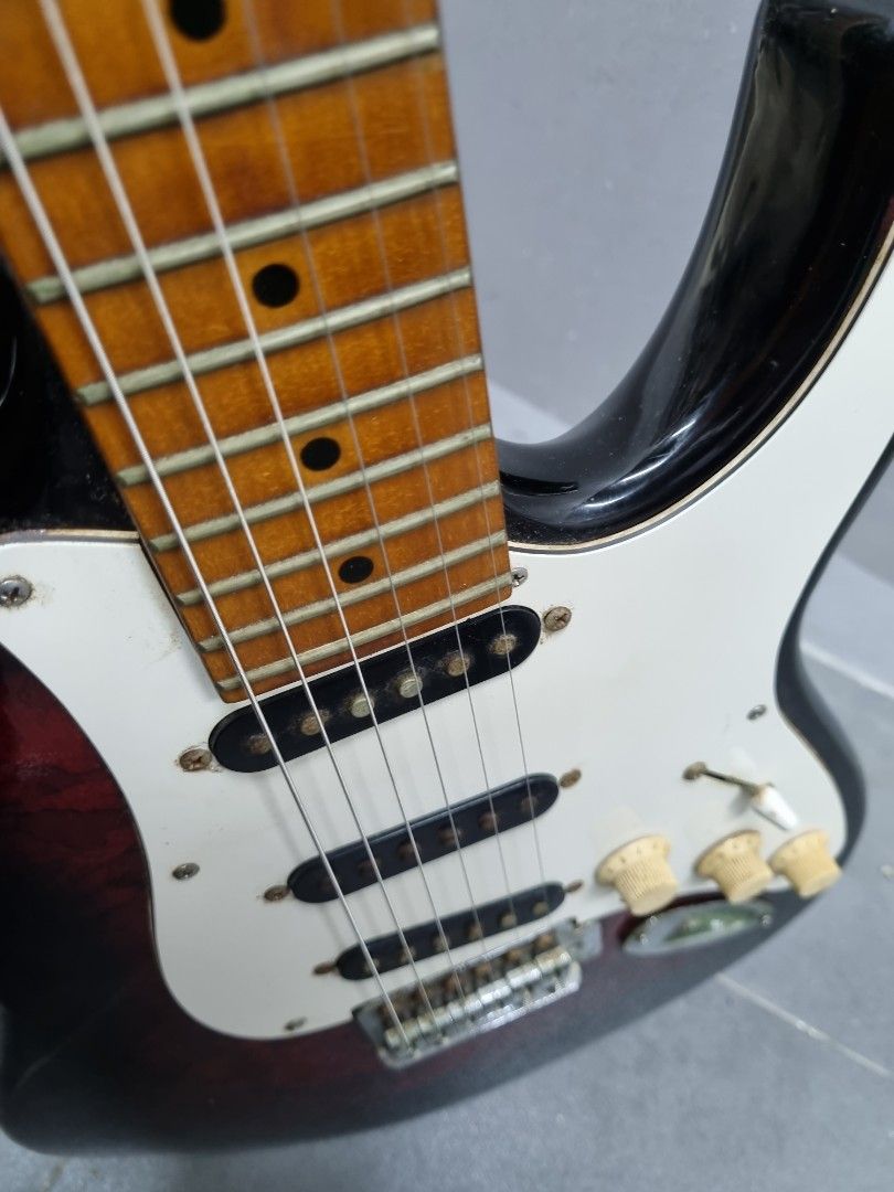 2006 Korean samick by custom and design stratocaster, Hobbies & Toys ...