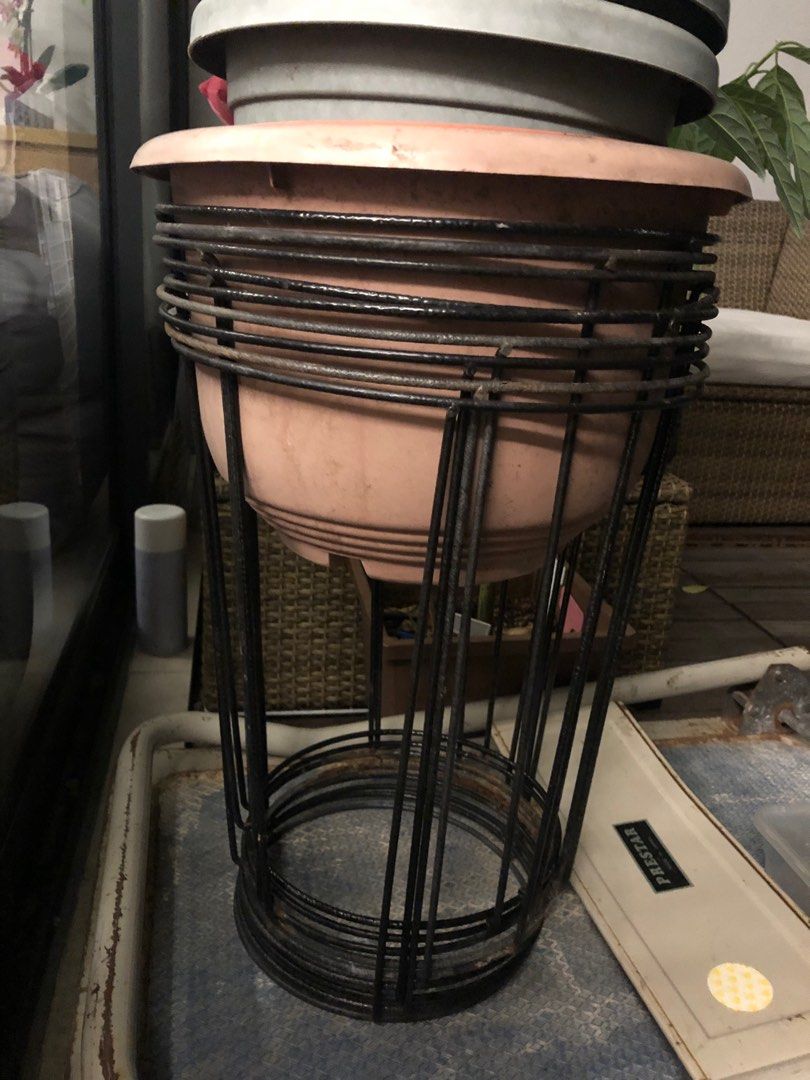 Daiso Plant Stands, Furniture & Home Living, Gardening, Pots & Planters ...