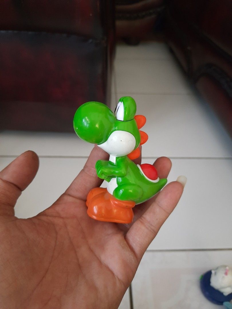 Happy meal yoshi (super mario), Toys & Collectibles, Mainan di Carousell