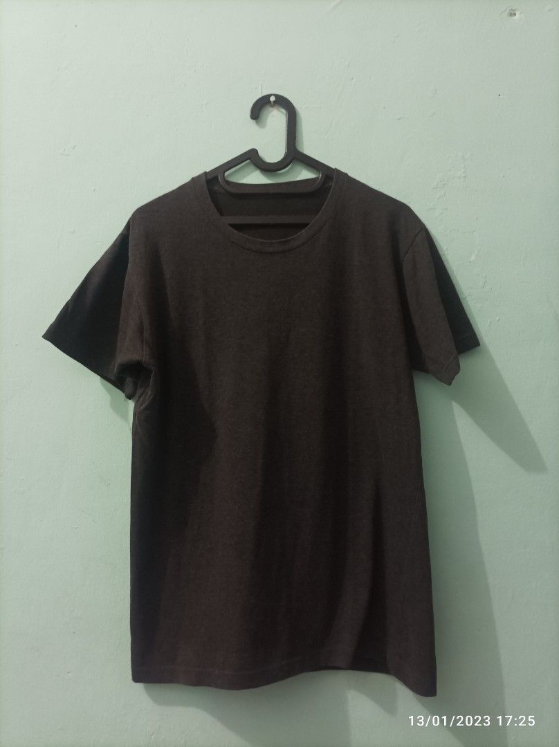 Kaos Uniqlo polos abu tua, Fesyen Pria, Pakaian , Atasan di Carousell Kaos Uniqlo polos abu tua, Fesyen Pria, Pakaian , Atasan di Carousell