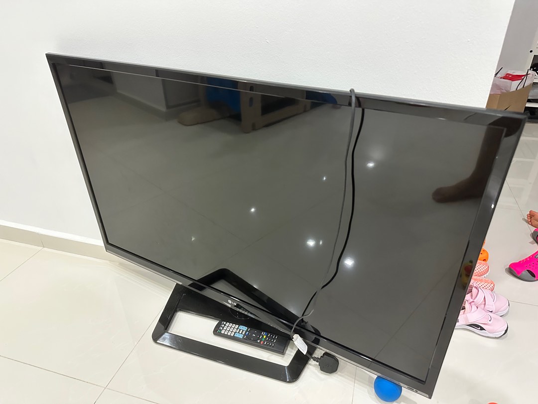 LG 47inch smart TV, TV & Home Appliances, TV & Entertainment, TV on ...
