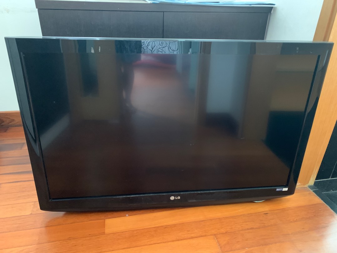 LG TV 42LH20R, TV & Home Appliances, TV & Entertainment, TV on Carousell