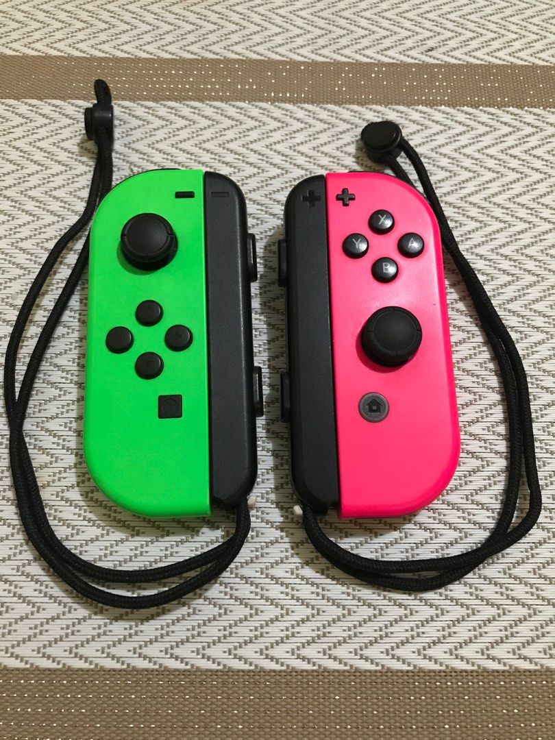 Nintendo switch joycons with straps, Video Gaming, Gaming Accessories ...