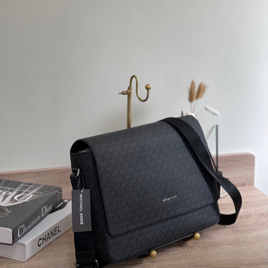 ON HAND: Michael Kors Harrison Front Flap Laptop / Messenger Bag, Women ...