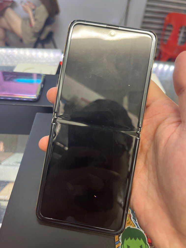 Samsung z flip gold ( dead pixel ), Mobile Phones & Gadgets, Mobile ...