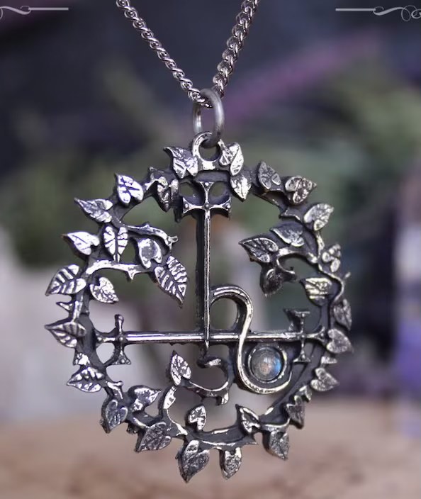 Sigil of Goddess Lilith Labradorite gem, Women's Fashion, Jewelry ...