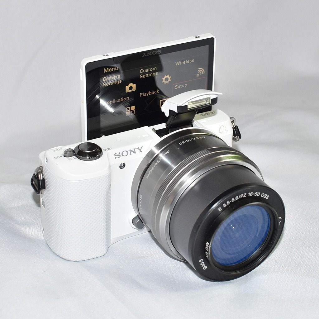 Sony mirrorless A5000 with 16-50mm AF OSS lens (Complete box package ...