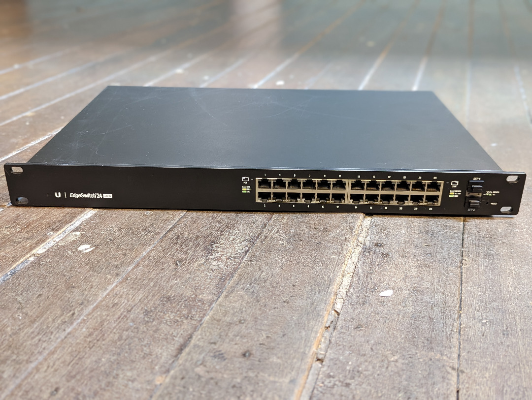 Ubiquiti UISP EdgeSwitch PoE+ 24 (250W), Computers & Tech, Parts ...