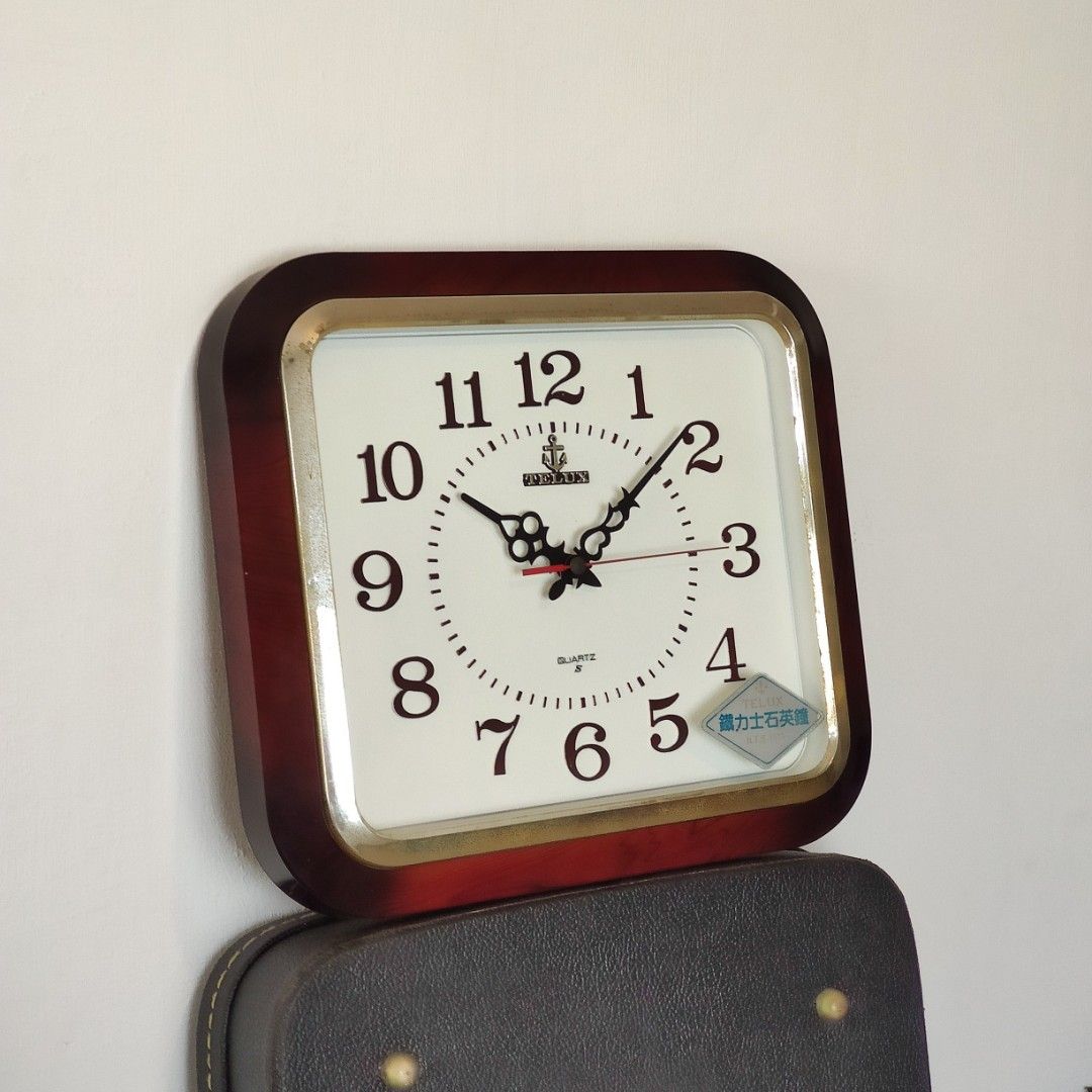 Vintage 早期 Telux 鐵力士 日本機芯 方形木紋 時鐘 掛鐘 壁鐘Japan movement quartz clock 銅色 ...