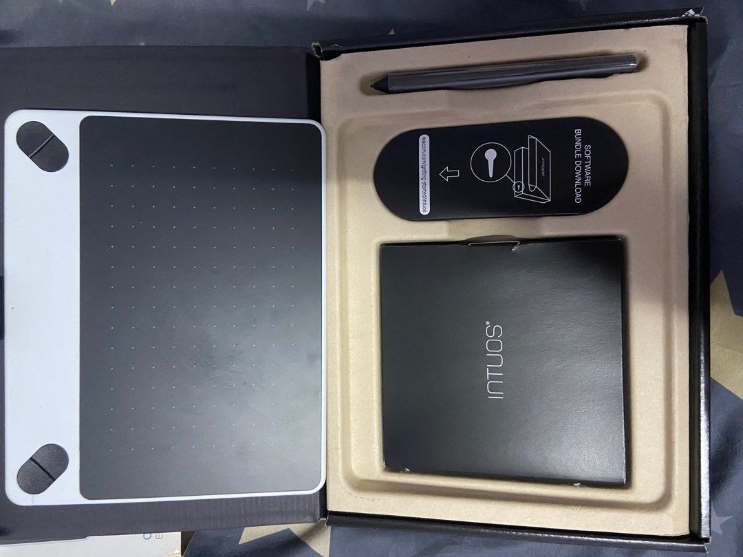 Wacom Intuos Draw CTL-490/W0-CX (White) With ALL 10 EXTRA NIBS, Hobbies & Toys, Stationery ...