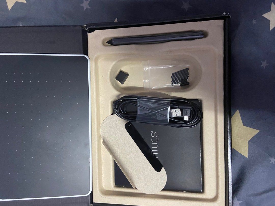 Wacom Intuos Draw CTL-490/W0-CX (White) With ALL 10 EXTRA NIBS, Hobbies & Toys, Stationery ...