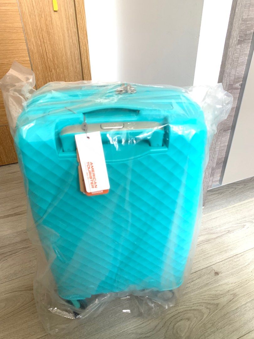 American Tourister Spinner 55/20 EXP TSA, Hobbies & Toys, Travel ...