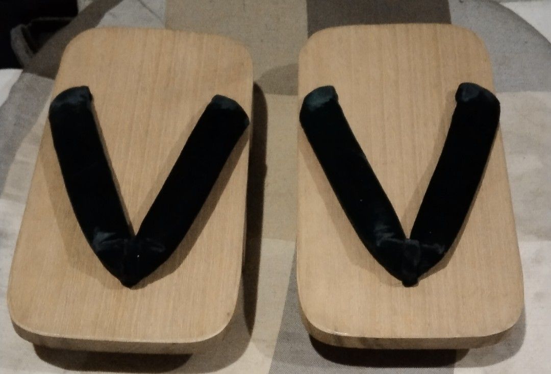 Bakya, Women's Fashion, Footwear, Slippers and slides on Carousell