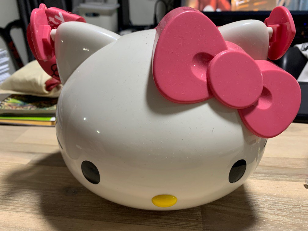 BN USS Hello Kitty popcorn box, Everything Else on Carousell