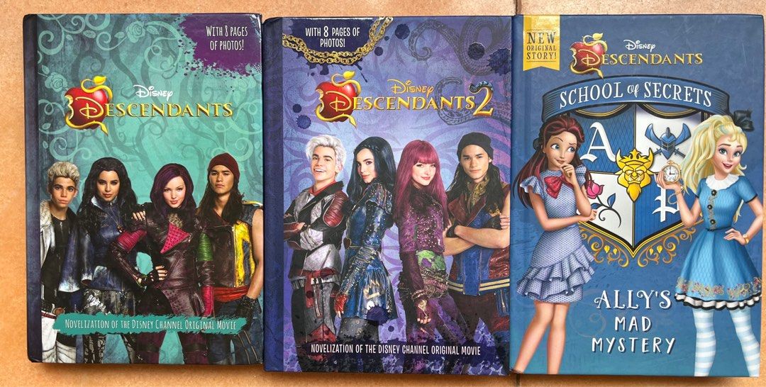 Descendants 5 books, 興趣及遊戲, 書本 & 文具, 小說 & 故事書 - Carousell