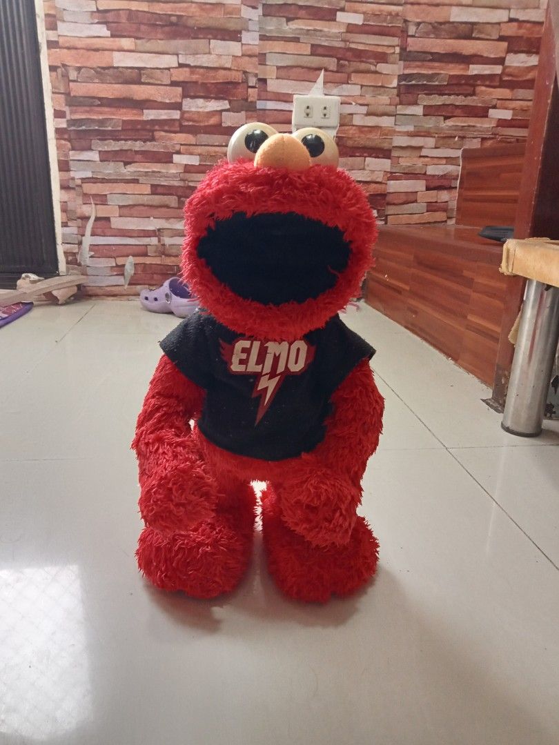 elmo original sesame st. talking elmo, Hobbies & Toys, Toys & Games on ...