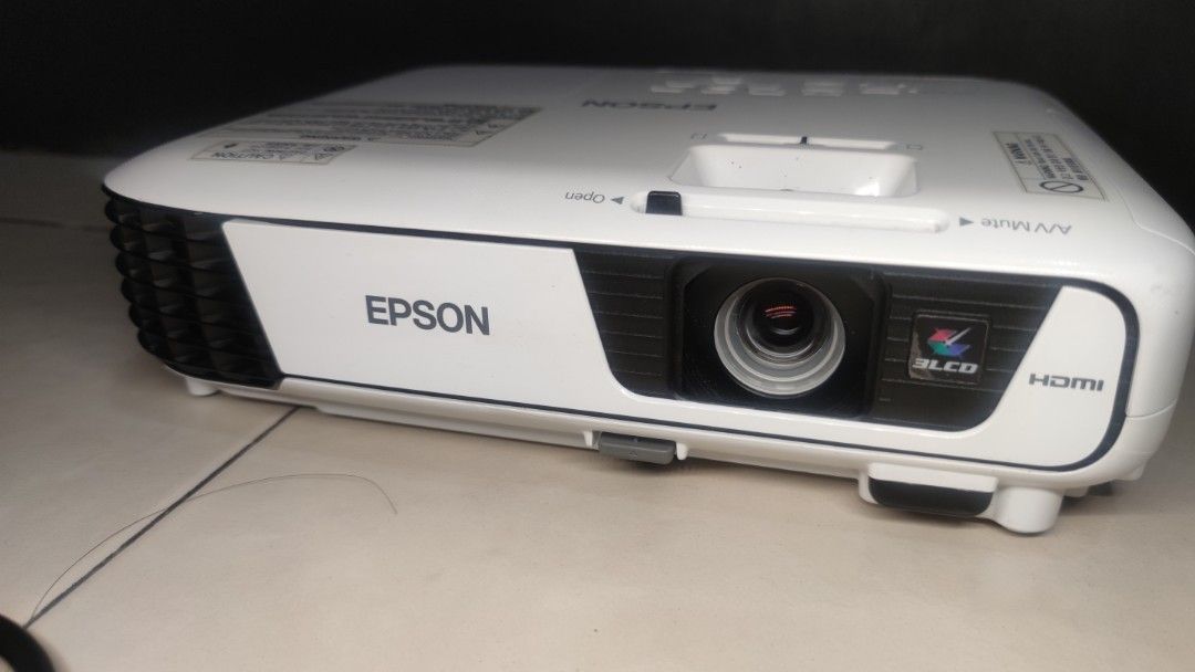 EPSON EB-S31 PROJECTOR with WHITE SCREEN, TV & Home Appliances, TV ...