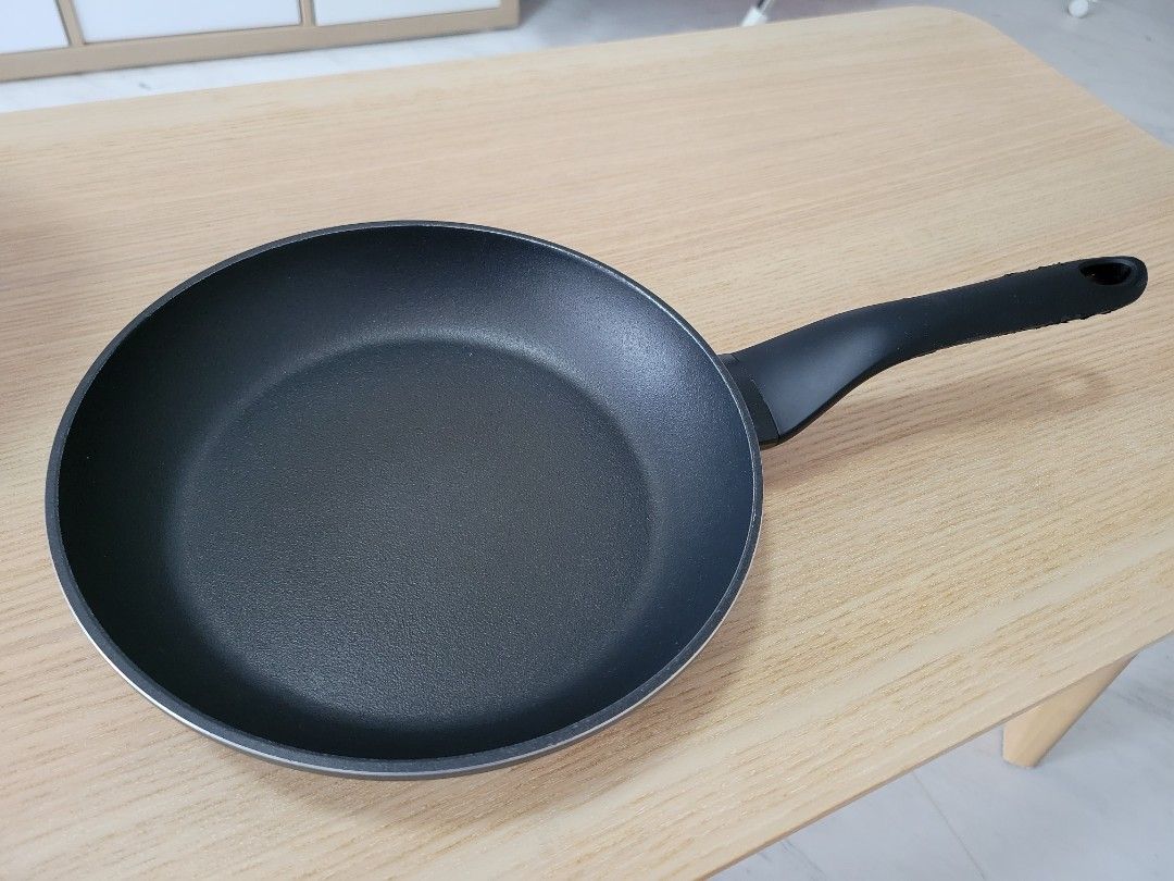Frying pan 24 cm Teflon coated, Furniture & Home Living, Kitchenware ...