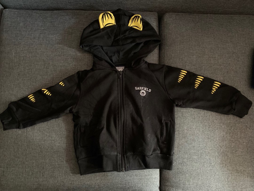 Garfield Jacket 2T, Babies & Kids, Babies & Kids Fashion on Carousell