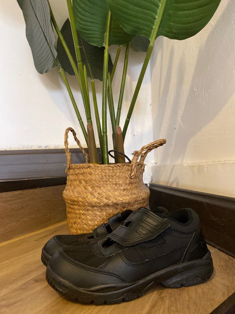 Kasut Sekolah Bata B First - Tak pernah guna, Babies & Kids, Babies ...