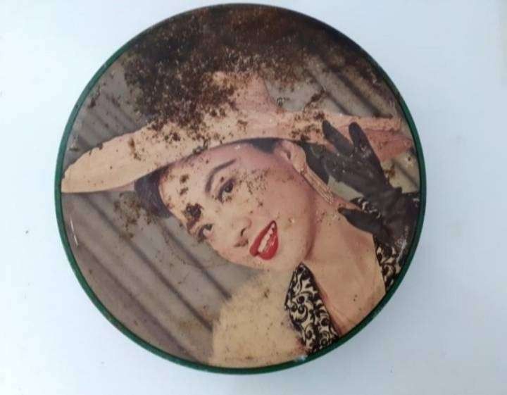 Koleksi kaleng bekas biskuit vintage, Antik, Pajangan di Carousell