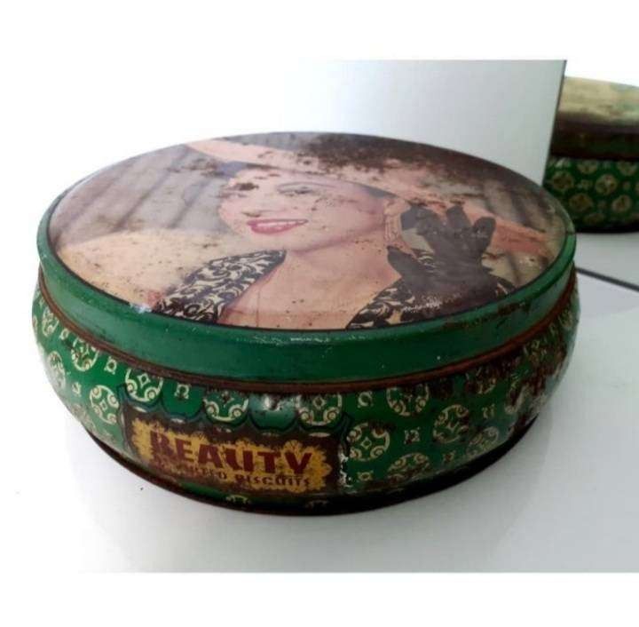 Koleksi kaleng bekas biskuit vintage, Antik, Pajangan di Carousell