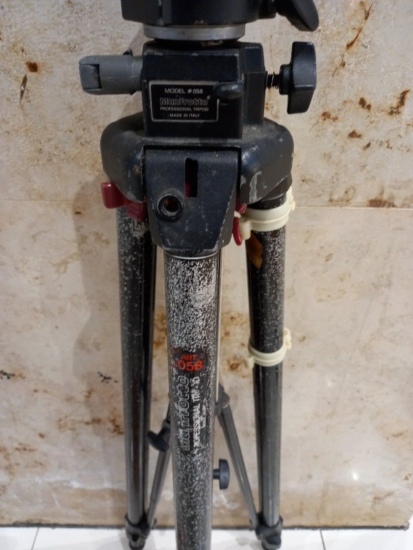 Manfrotto Art 058 tripod.., Photography, Photography Accessories, Tripods & Monopods on Carousell