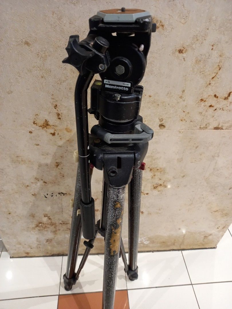 Manfrotto Art 058 tripod.., Photography, Photography Accessories, Tripods & Monopods on Carousell