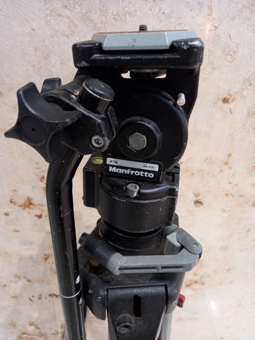 Manfrotto Art 058 tripod.., Photography, Photography Accessories, Tripods & Monopods on Carousell