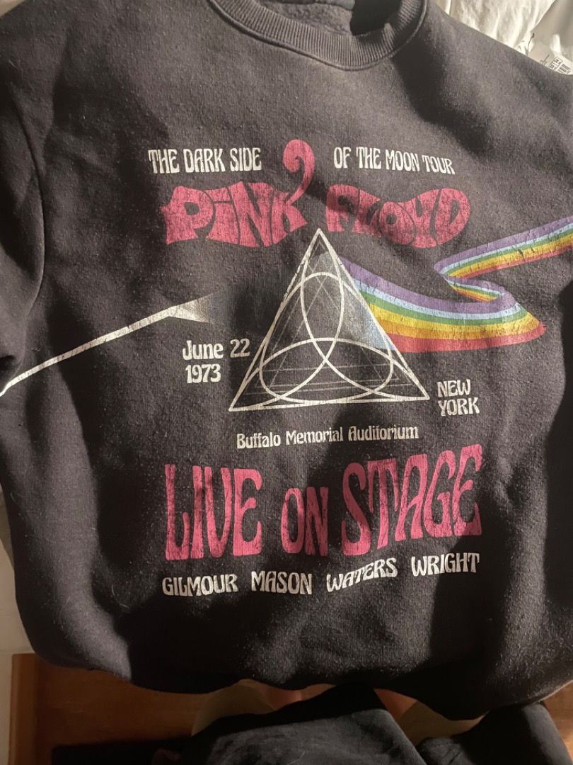 PINK FLOYD SWEATER - Pull&Bear, Men's Fashion, Tops & Sets, Hoodies on ...