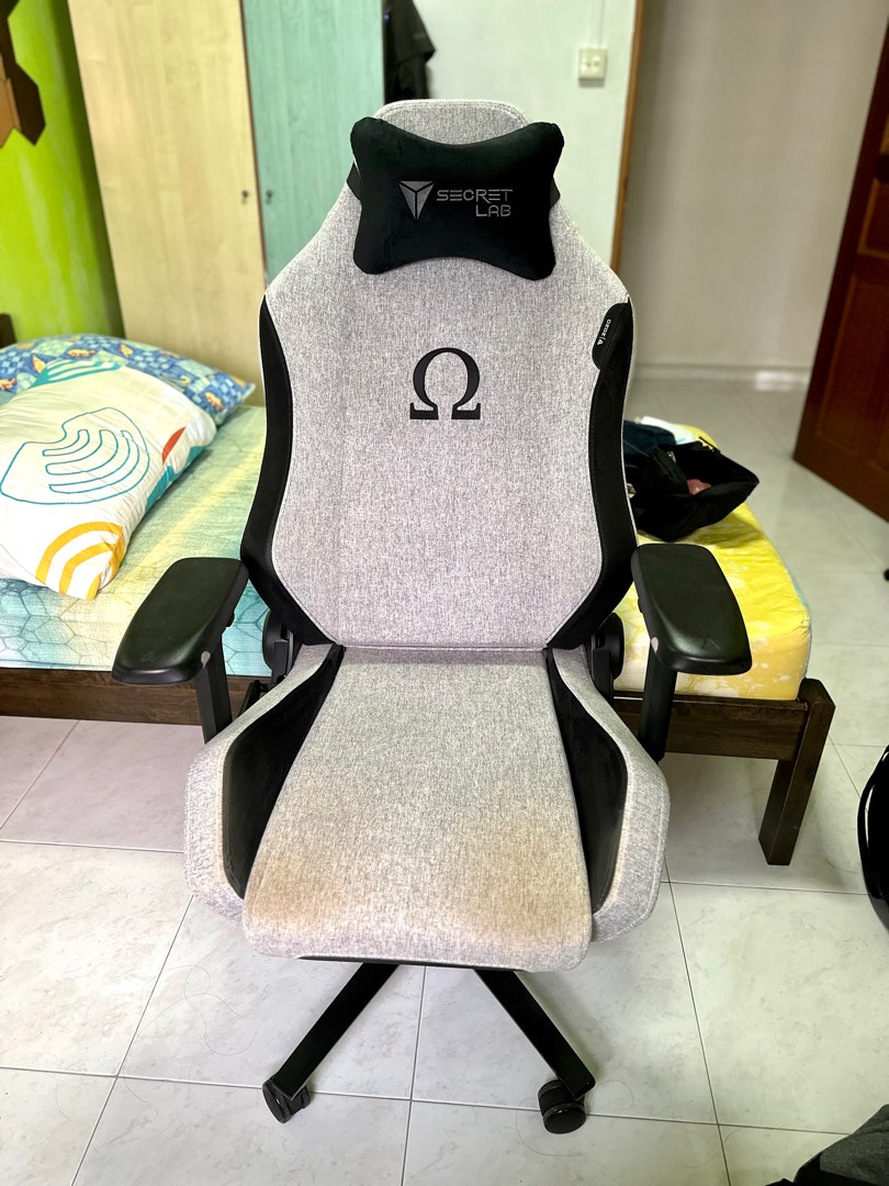 Secretlab Omega 2020 Cookies & Cream Gaming Chair Tagged, Furniture ...
