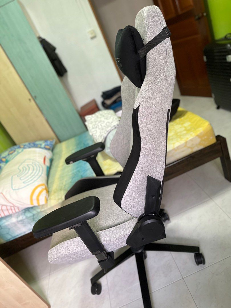 Secretlab Omega 2020 Cookies & Cream Gaming Chair Tagged, Furniture ...