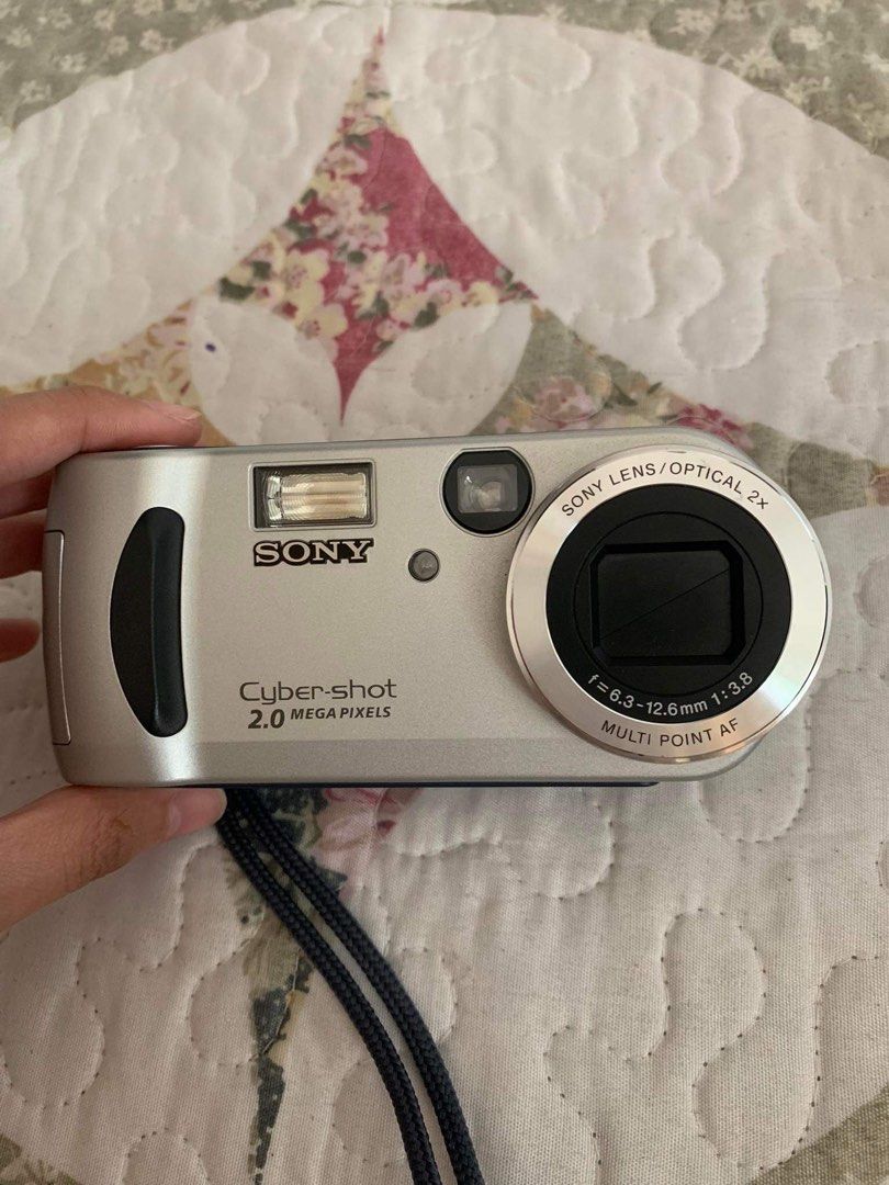 SONY cyber-shot digicam, Photography, Cameras on Carousell
