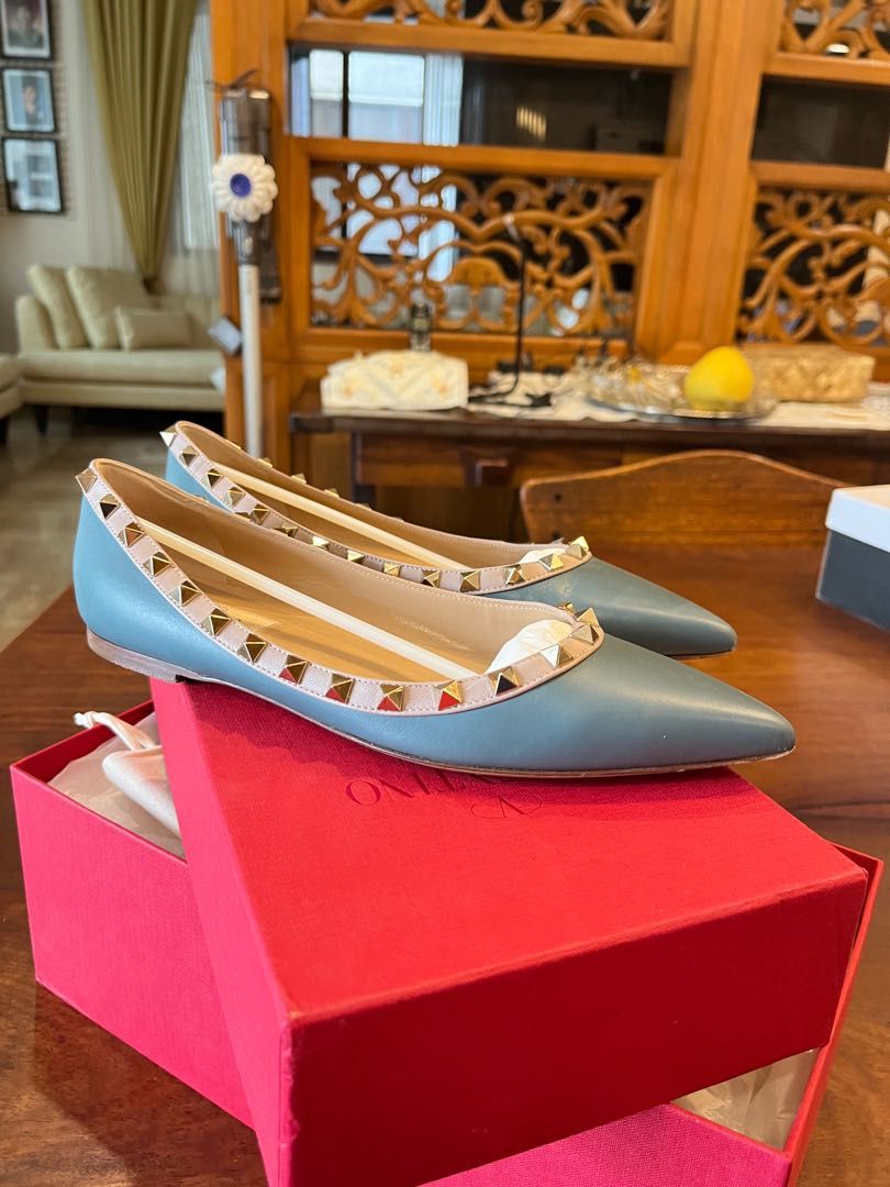 Valentino Ballet Flats, Women's Fashion, Footwear, Flats & Sandals on Carousell