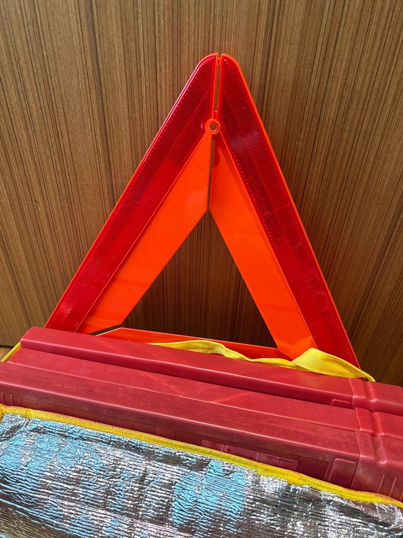 Vehicle Breakdown Triangle Sign, Car Accessories, Accessories on Carousell